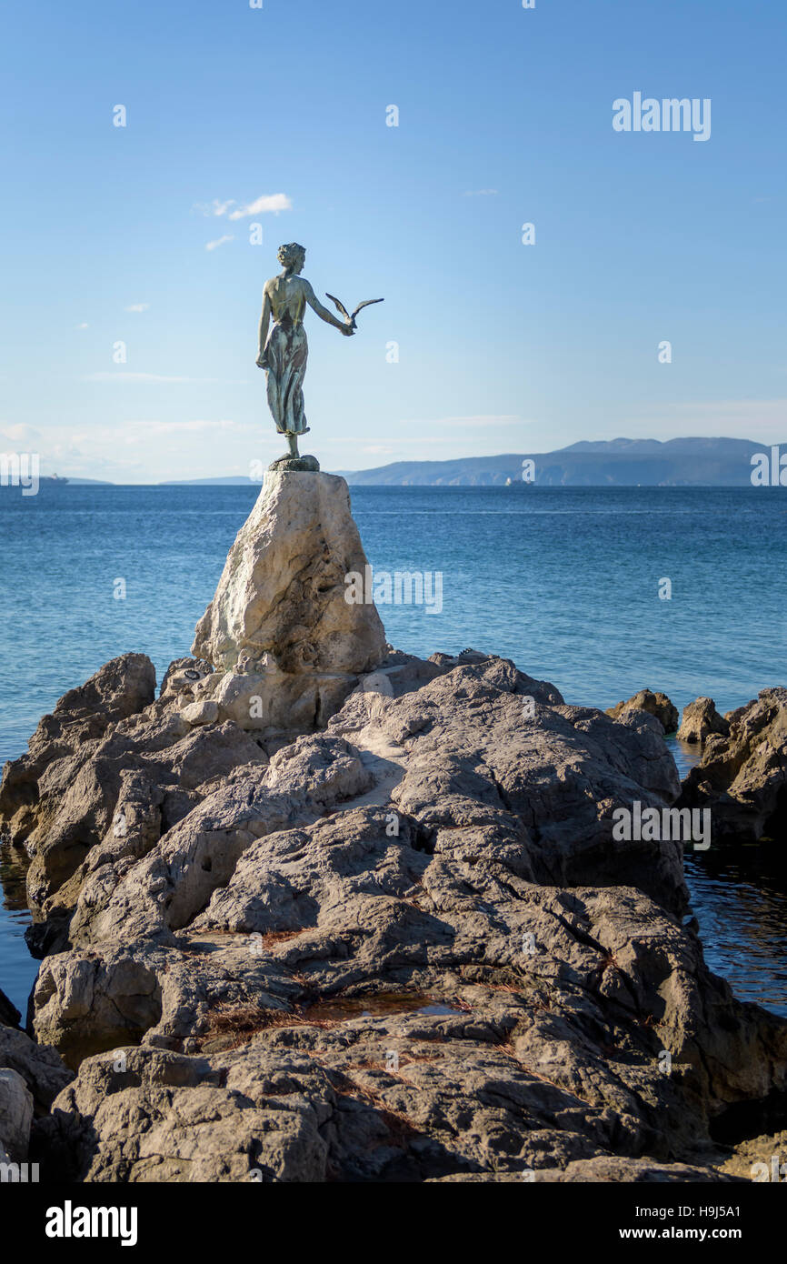Woman statue on rock hi-res stock photography and images - Alamy