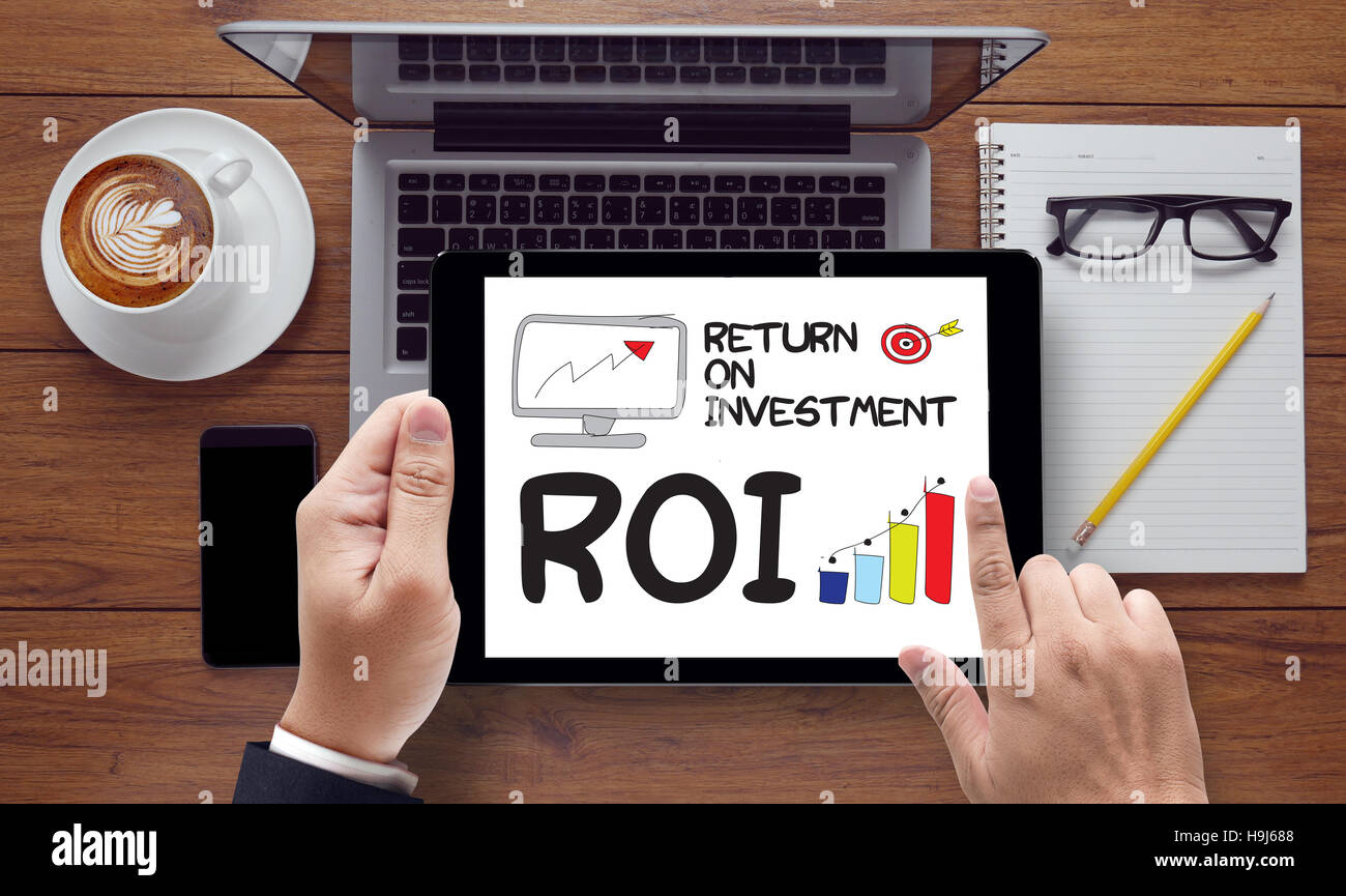ROI RETURN ON INVESTMENT Businessman work ROI Stock Photo - Alamy