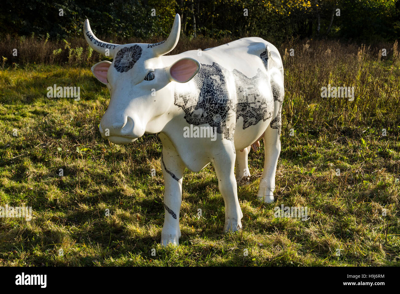 Decorated sculptured cow from the 2004 Manchester Cow Parade, at ...