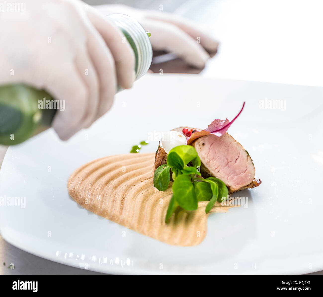 Chef pouring sauce Stock Photo - Alamy