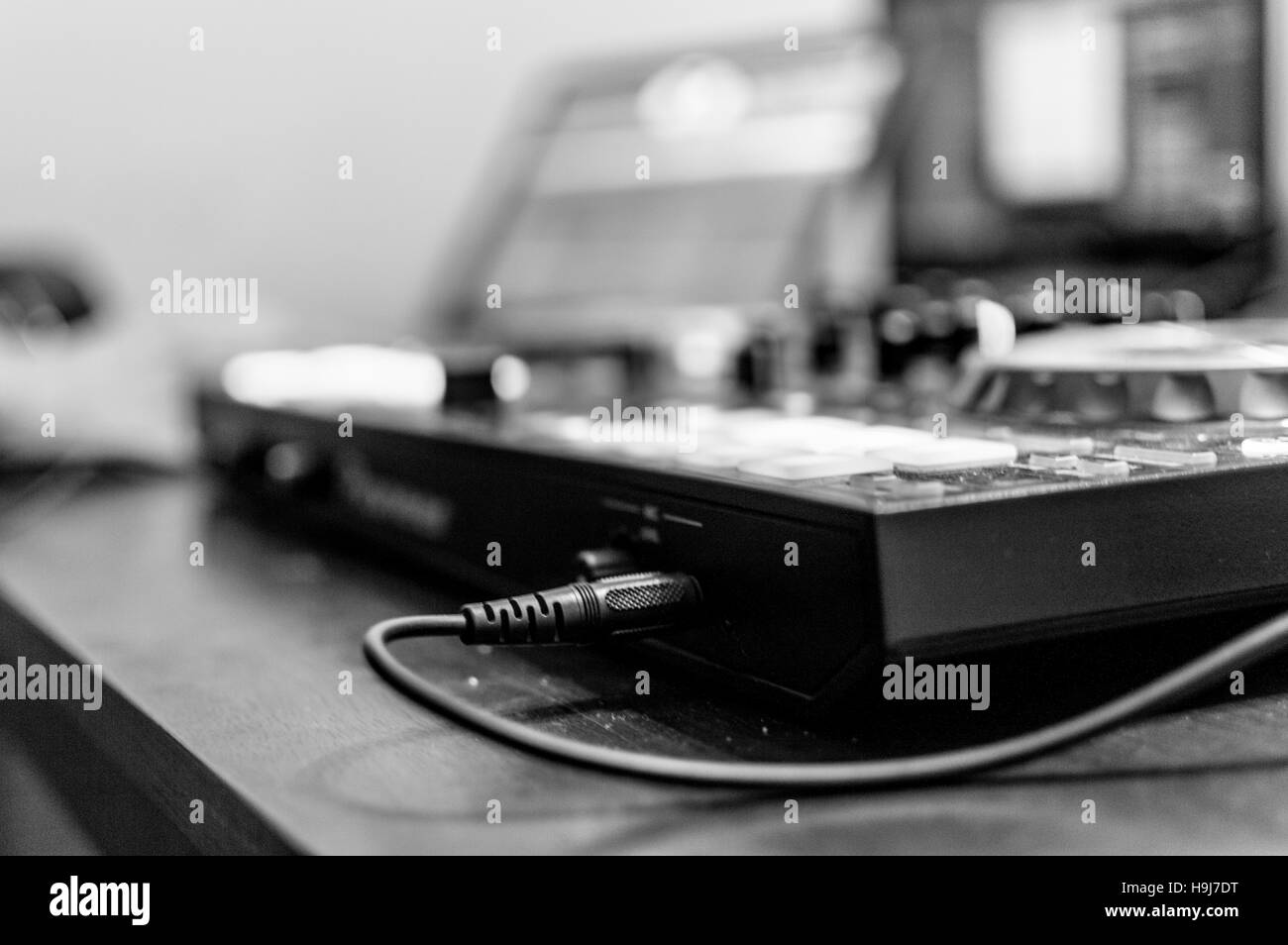 Pioneer serato dj decks hi-res stock photography and images - Alamy
