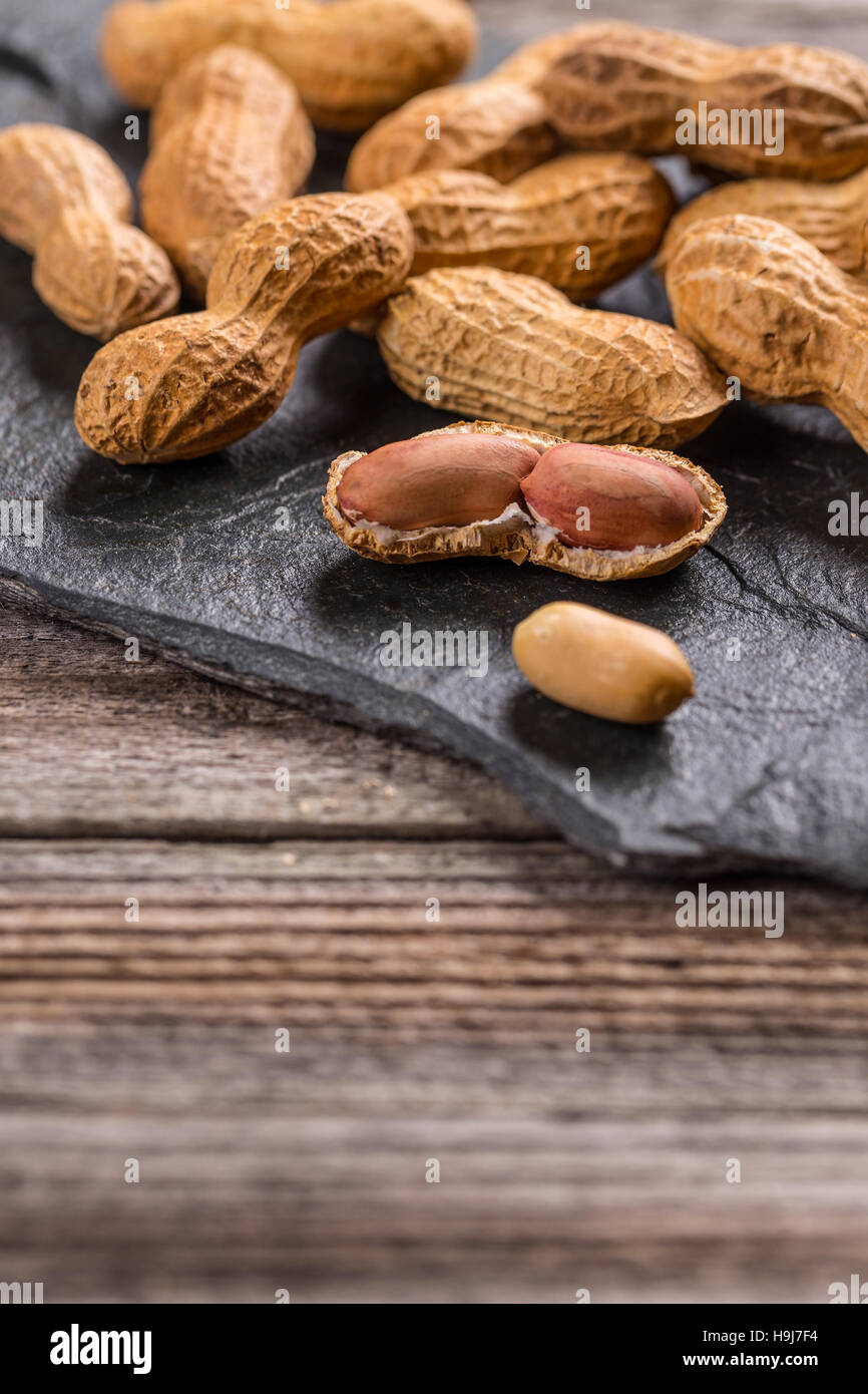 Peanut groundnut whole cracked hi-res stock photography and images - Alamy