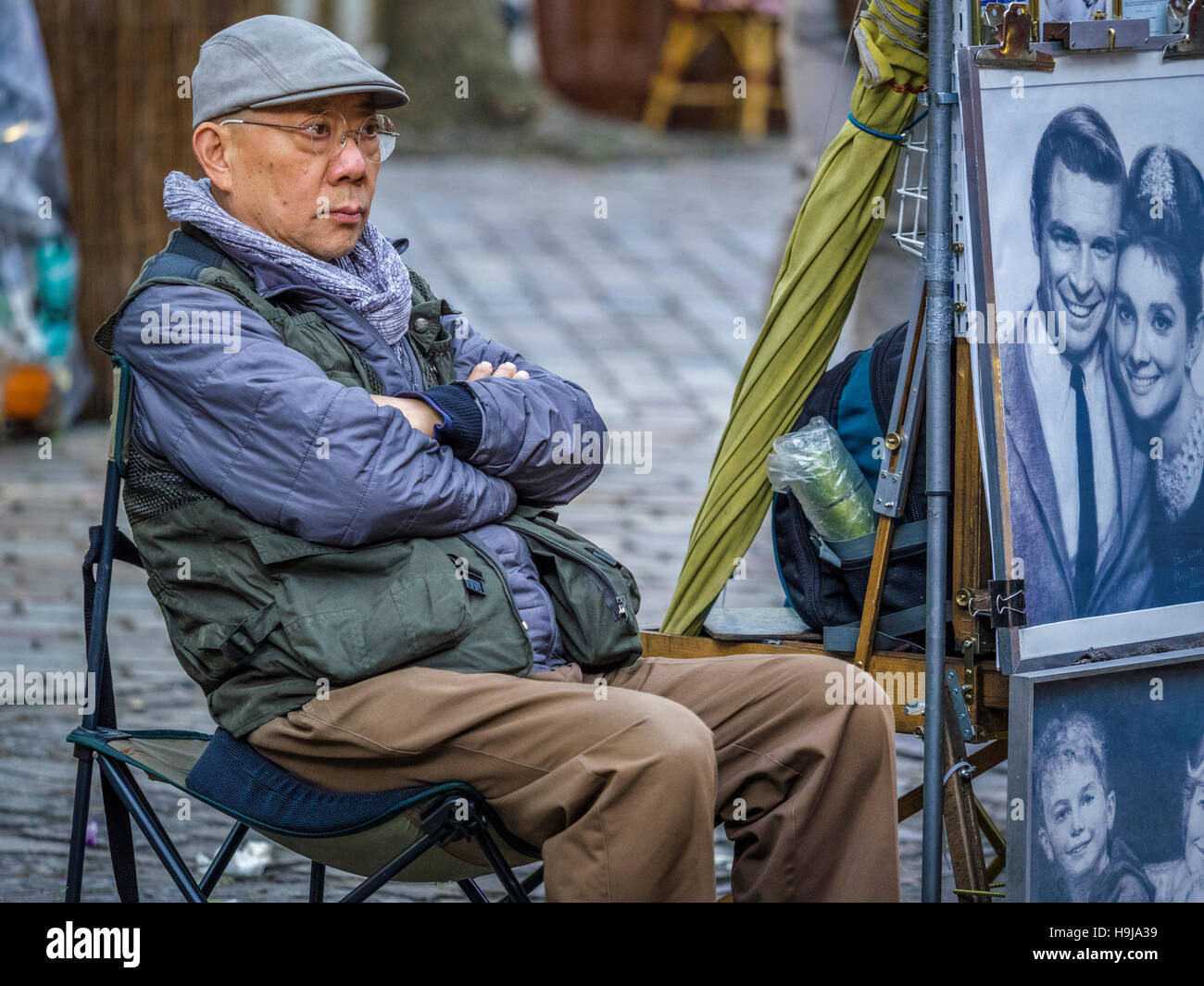 Street portrait painting in Paris, France Stock Photo - Alamy