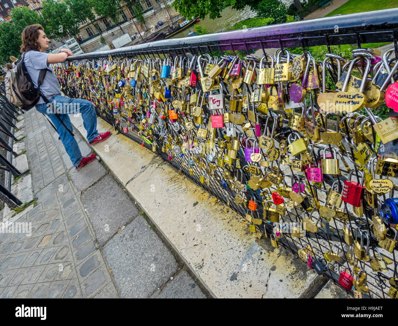 Pont Neuf love locks, Paris, France Stock Photo - Alamy
