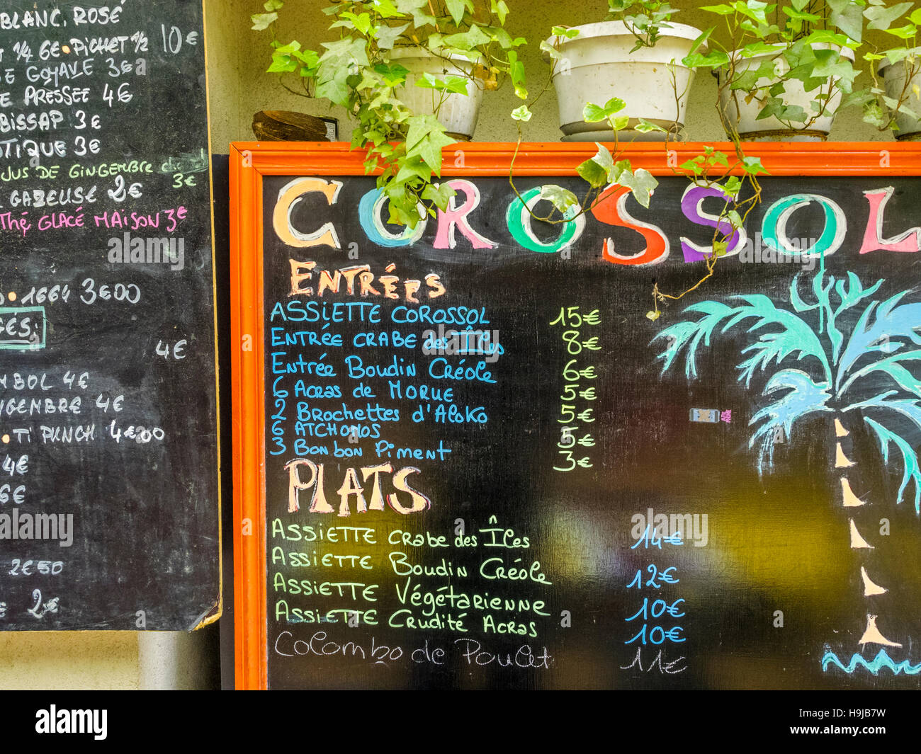 Menu board and restaurant in Paris, France Stock Photo - Alamy