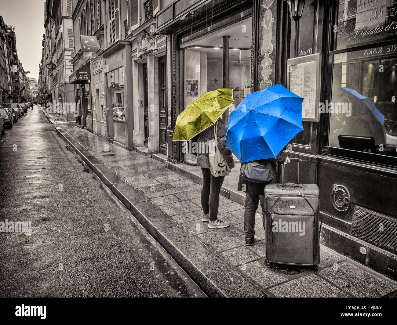 Tourists in the rain in Paris, France Stock Photo - Alamy