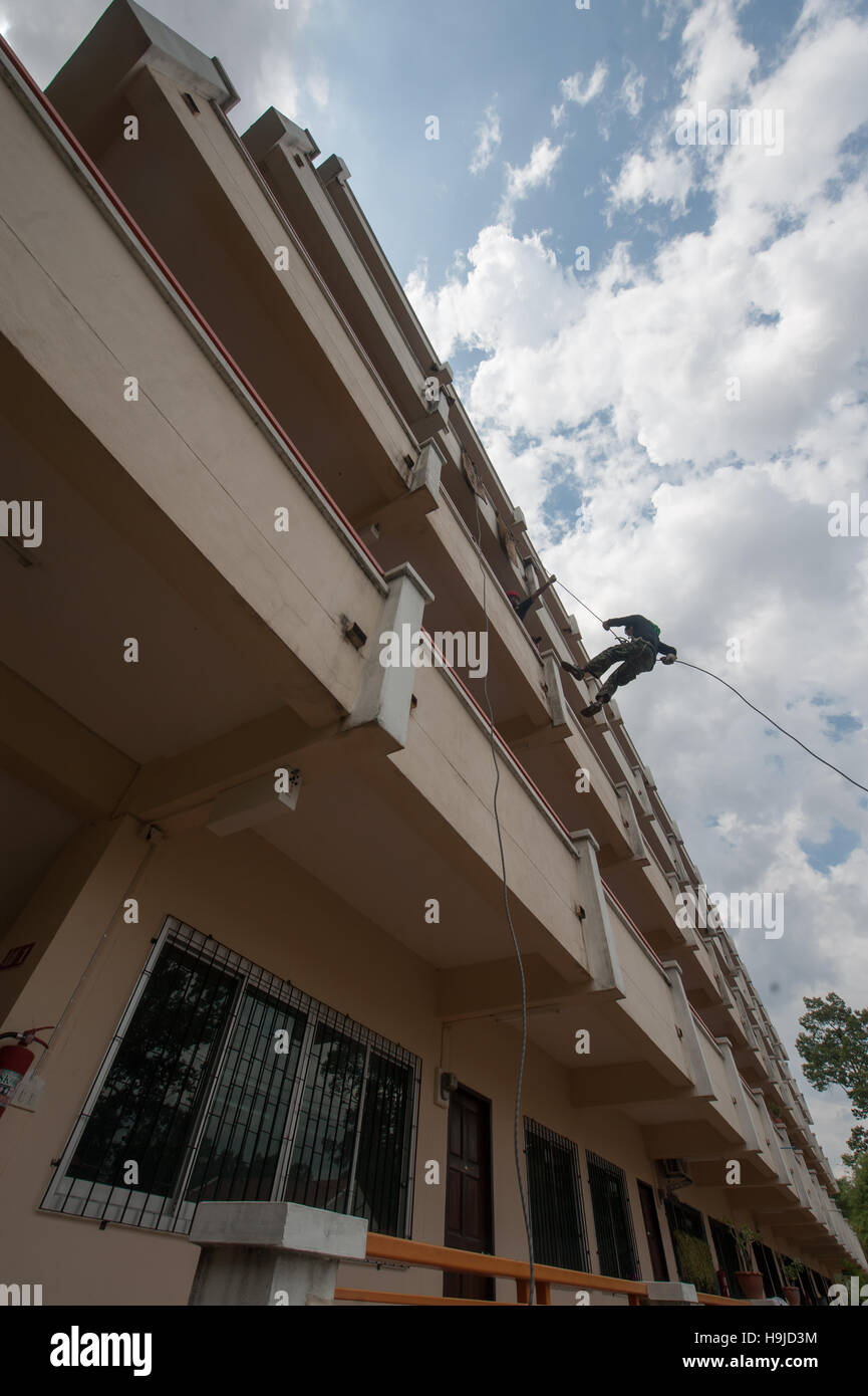 Emergency Rescue high building Stock Photo - Alamy