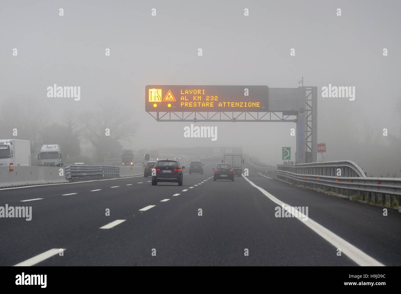Traffic signs italy hi-res stock photography and images - Alamy