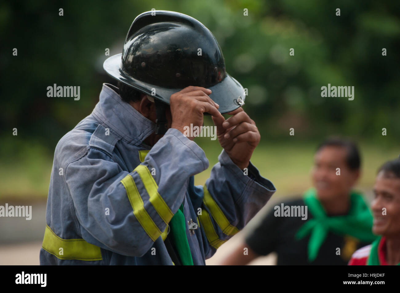 A firefighters dress their suit before the operating Stock Photo - Alamy