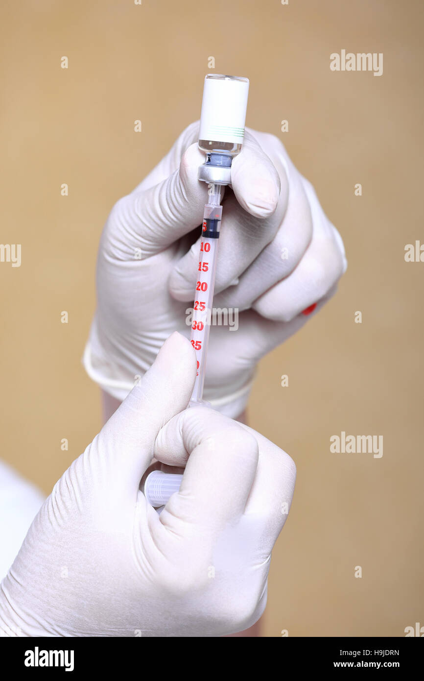 Hands of the doctors filling a syringe Stock Photo - Alamy