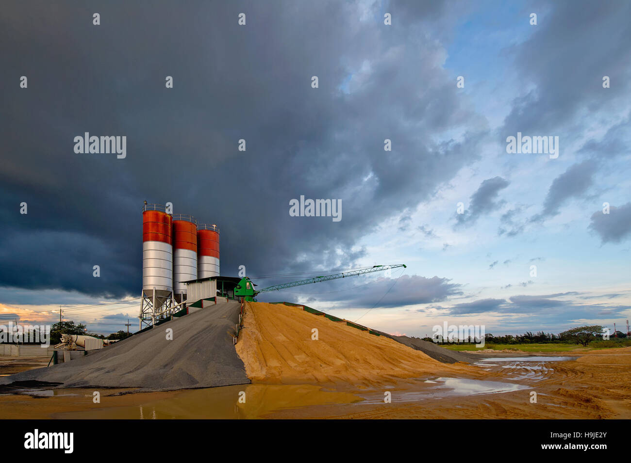 Cement construction hi-res stock photography and images - Alamy