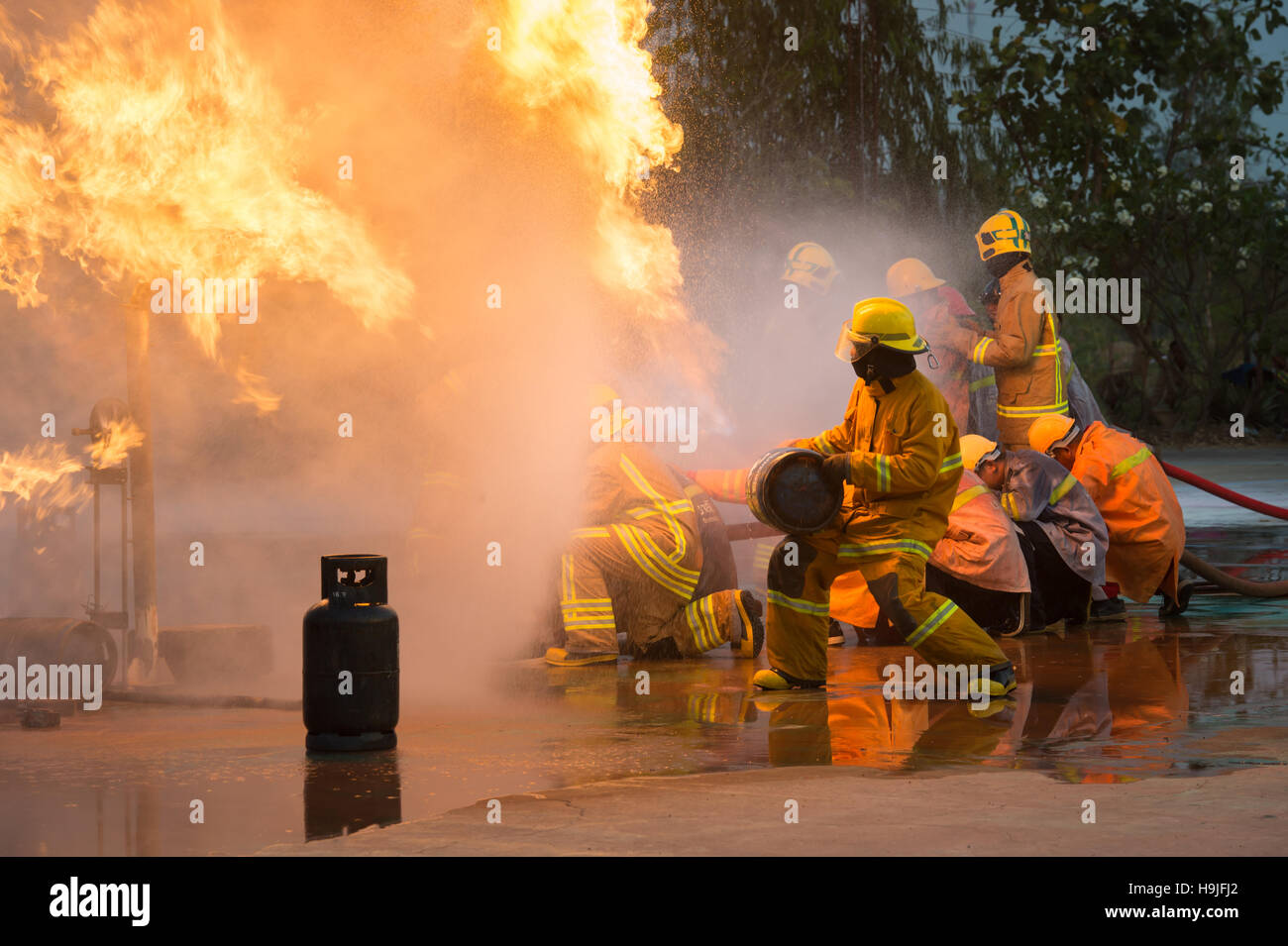 Firefighter training hi-res stock photography and images - Alamy