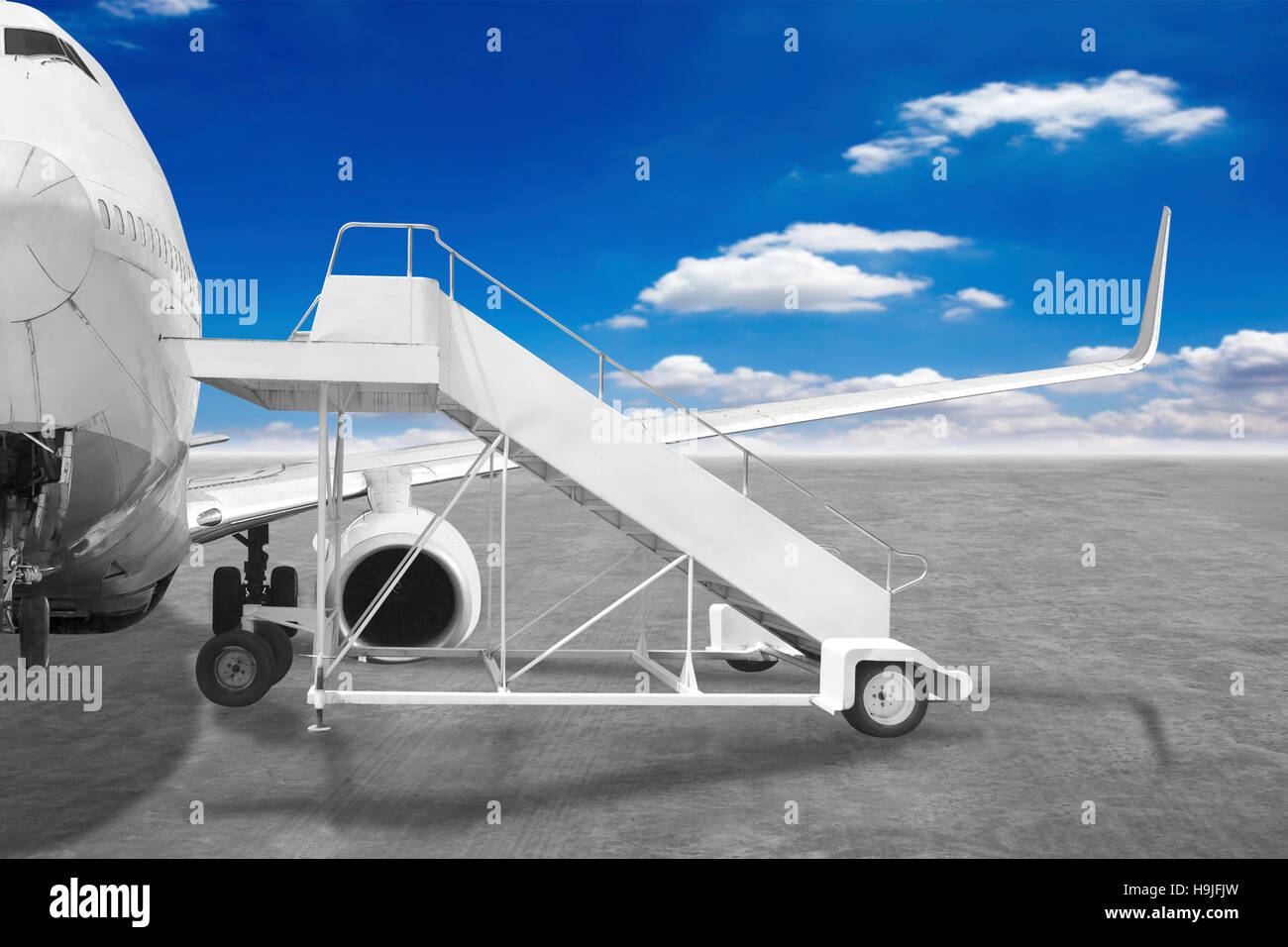 Passenger boarding airplane ladder hi-res stock photography and images ...
