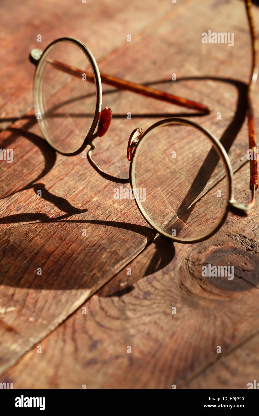 Spectacles glass hi-res stock photography and images - Alamy