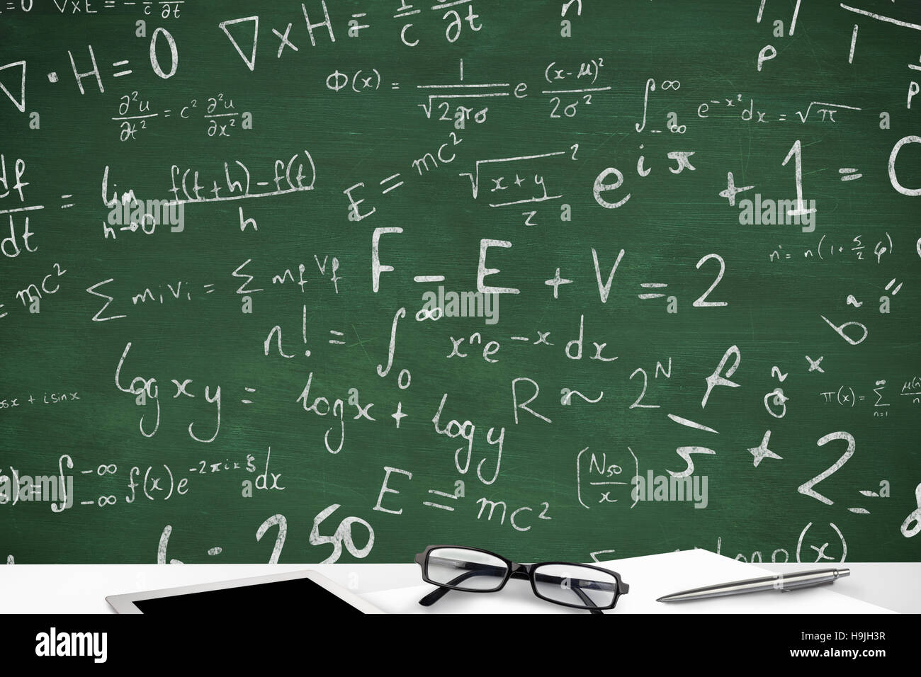 Green chalkboard maths hi-res stock photography and images - Alamy