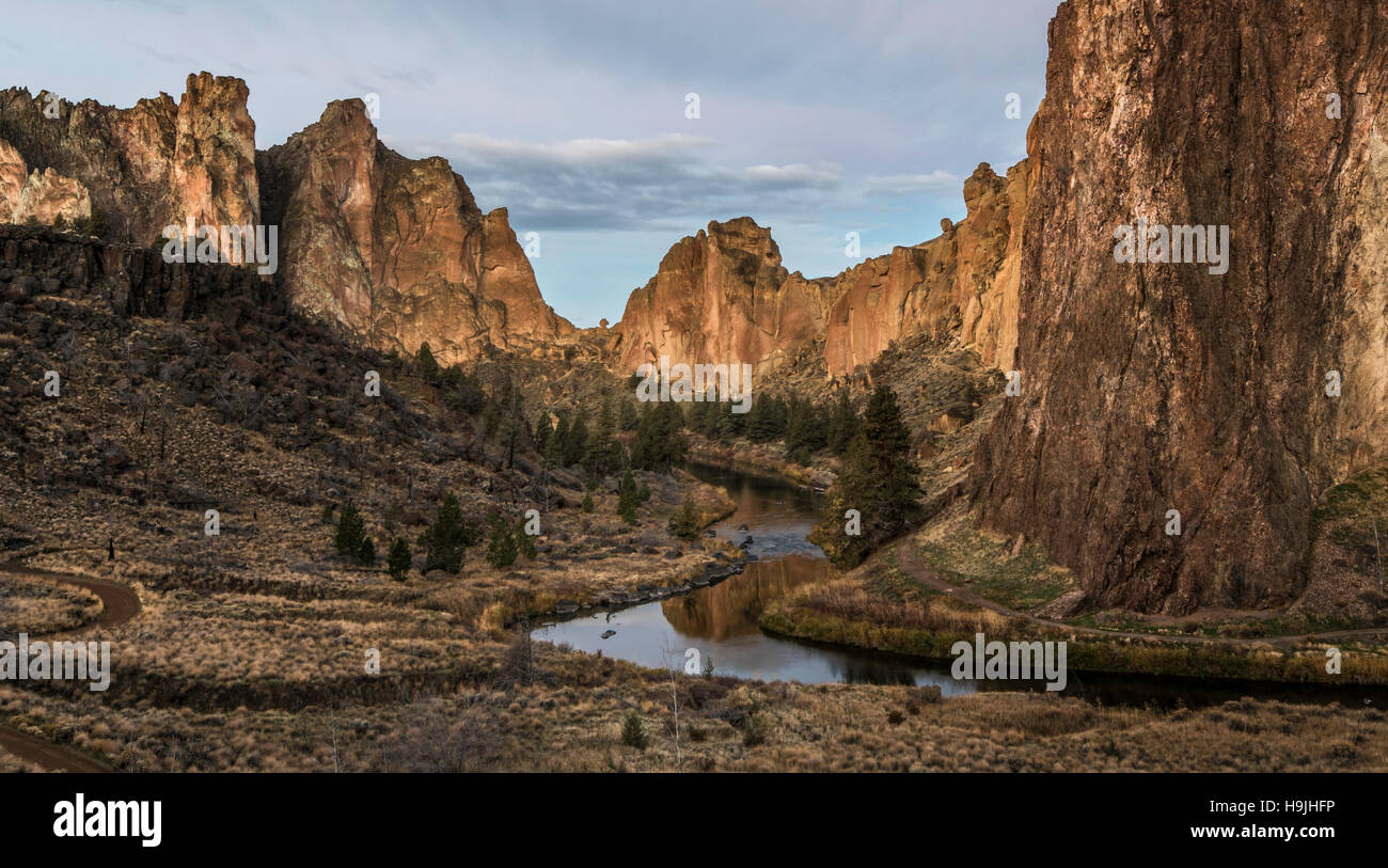 Climbing smith rock bend hi-res stock photography and images - Alamy