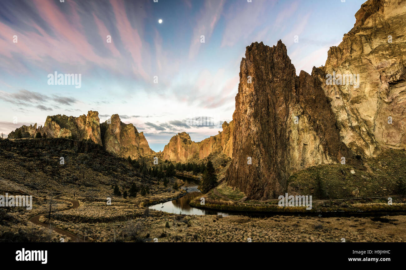 Smith rock state park with crooked river and sunrise hi-res stock ...
