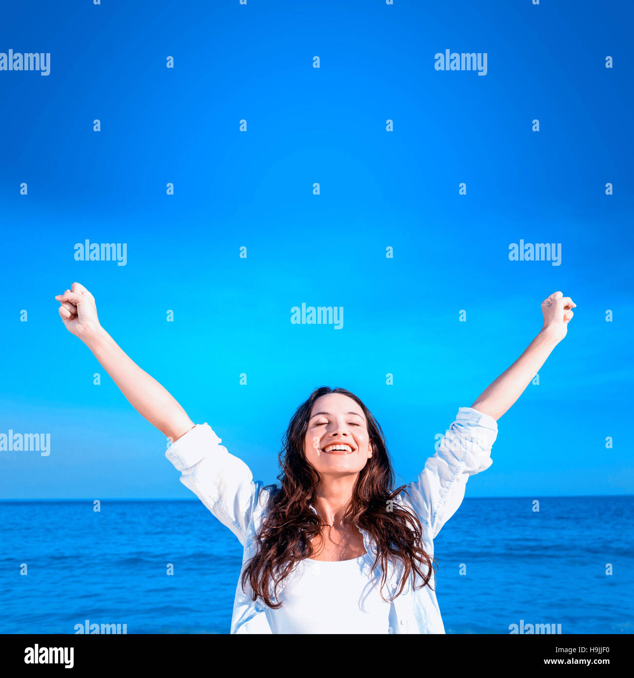 Woman smiling beach hi-res stock photography and images - Alamy