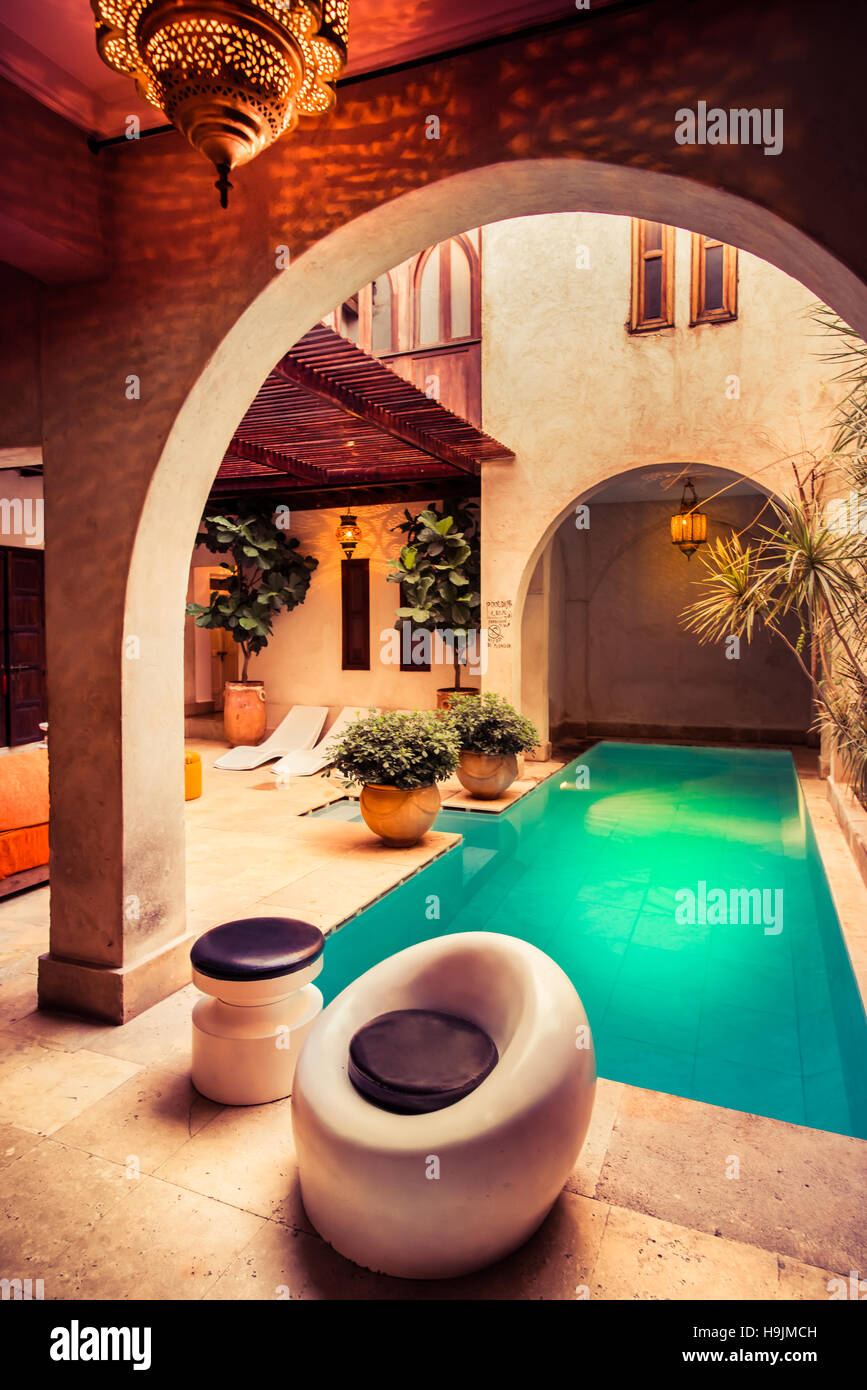 Turquoise pool hi-res stock photography and images - Alamy