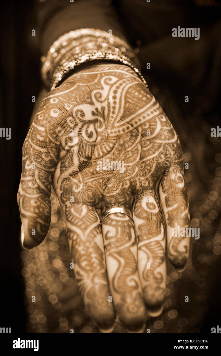 Pakistan woman bride hi-res stock photography and images - Alamy