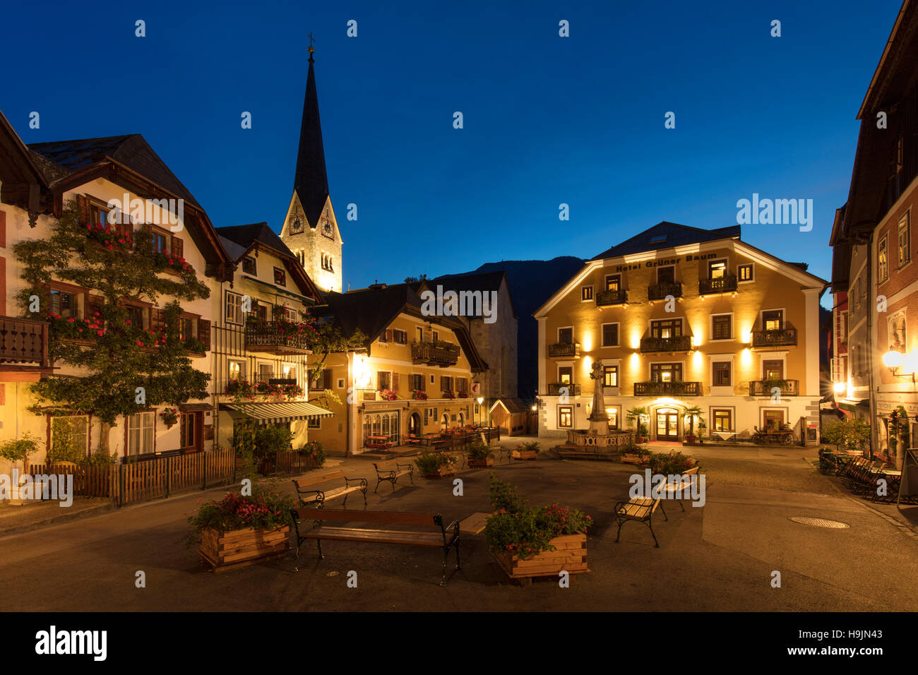 Hallstatt market square hi-res stock photography and images - Alamy