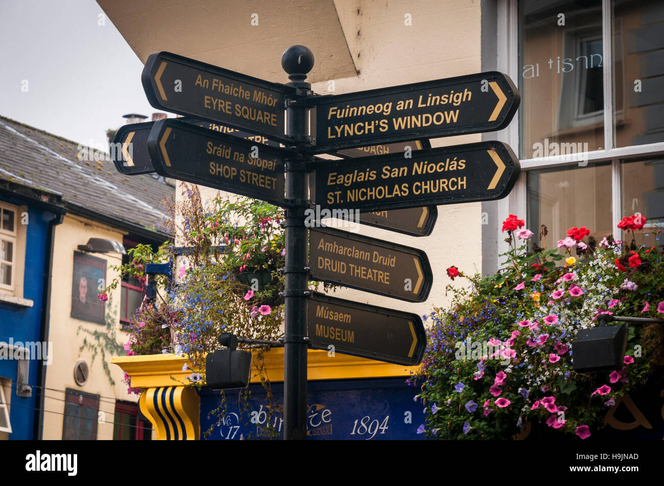Signs tourist attractions ireland hi-res stock photography and images ...