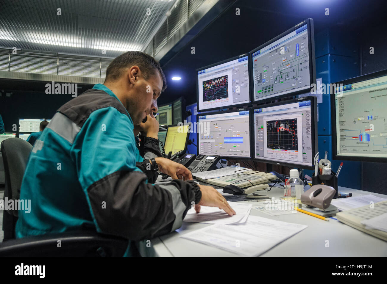 Petrochemical plant control room hi-res stock photography and images ...