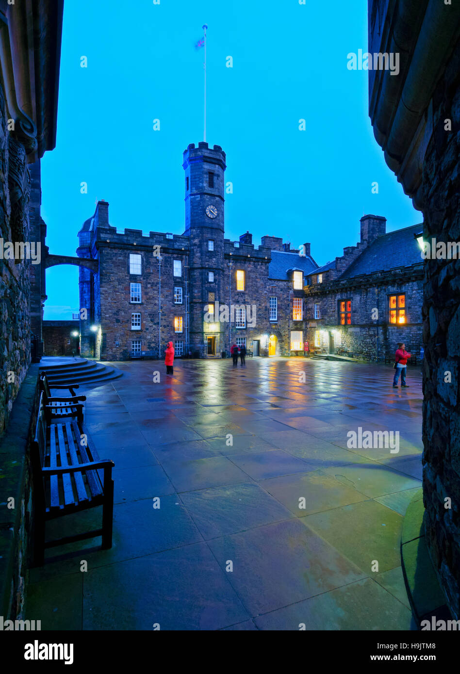 Edinburgh castle royal palace hi-res stock photography and images - Alamy