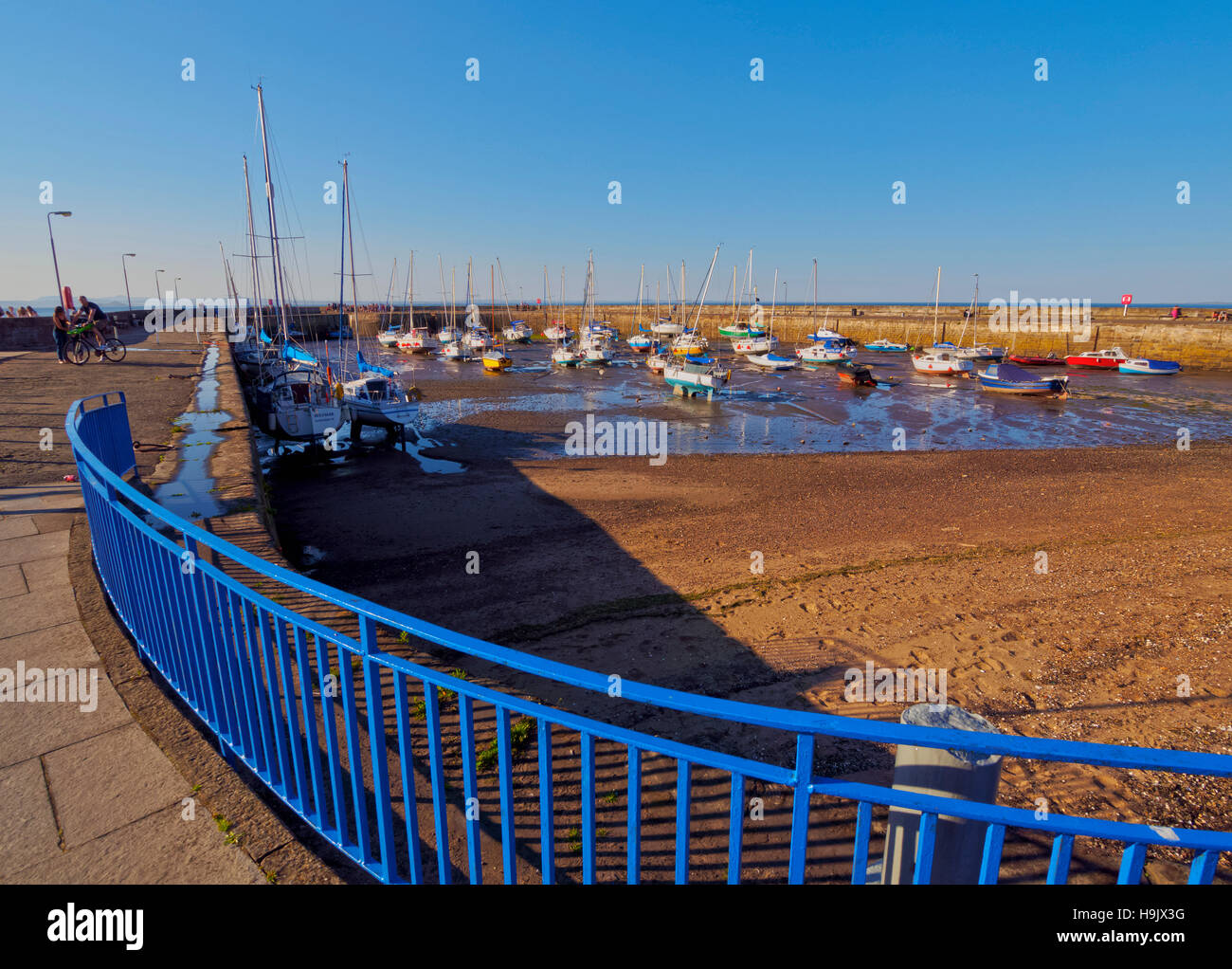 Fisherrow harbour hi-res stock photography and images - Alamy