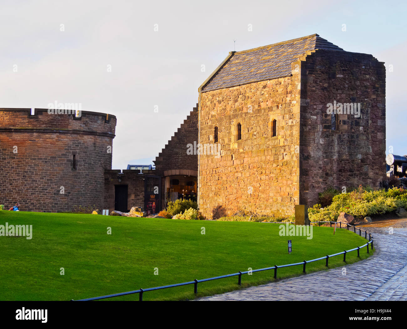 UK, Scotland, Lothian, Edinburgh, Edinburgh Castle, View of the St ...