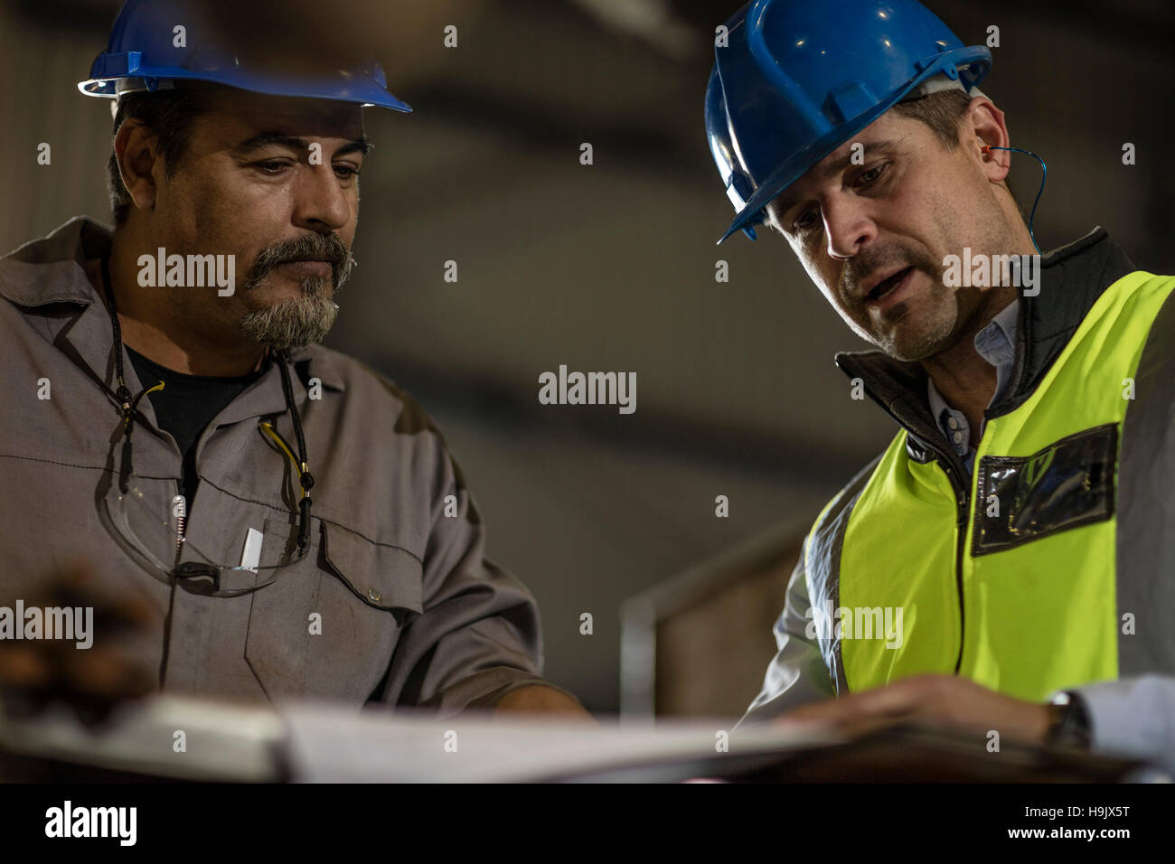 Engineers discussing construction plans Stock Photo - Alamy