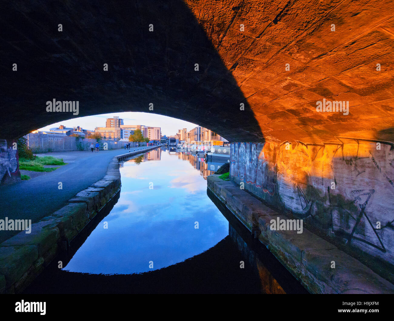 Canal boats lochrin basin edinburgh hi-res stock photography and images ...