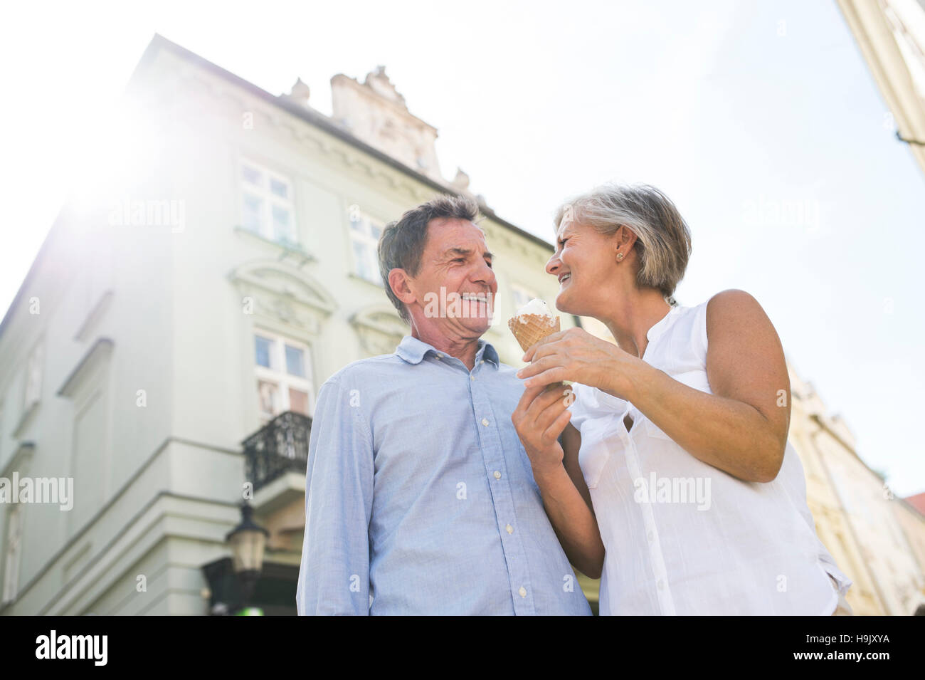 Seniors eating ice cream hi-res stock photography and images - Alamy
