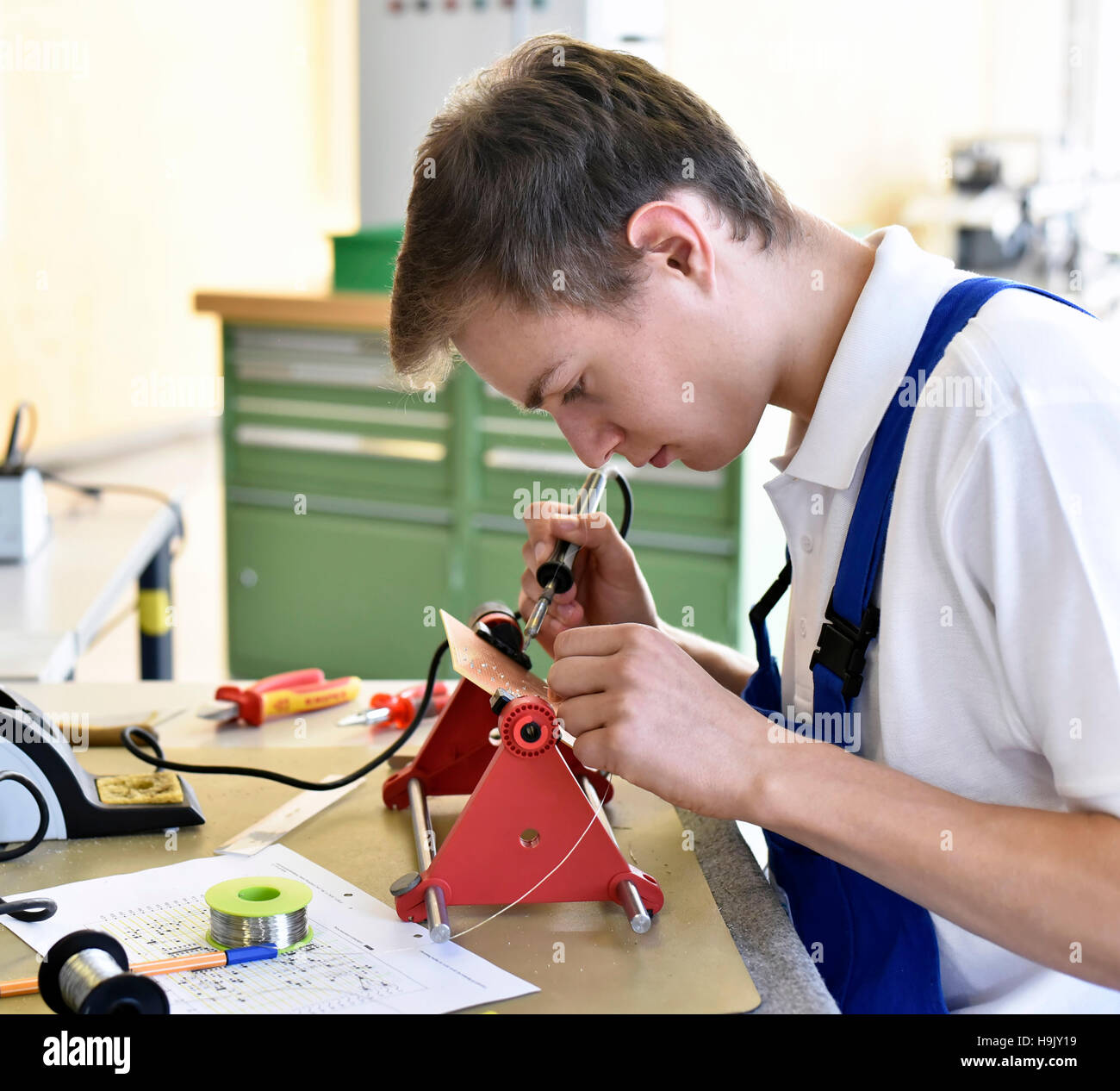 Student assembling circuit board Stock Photo - Alamy