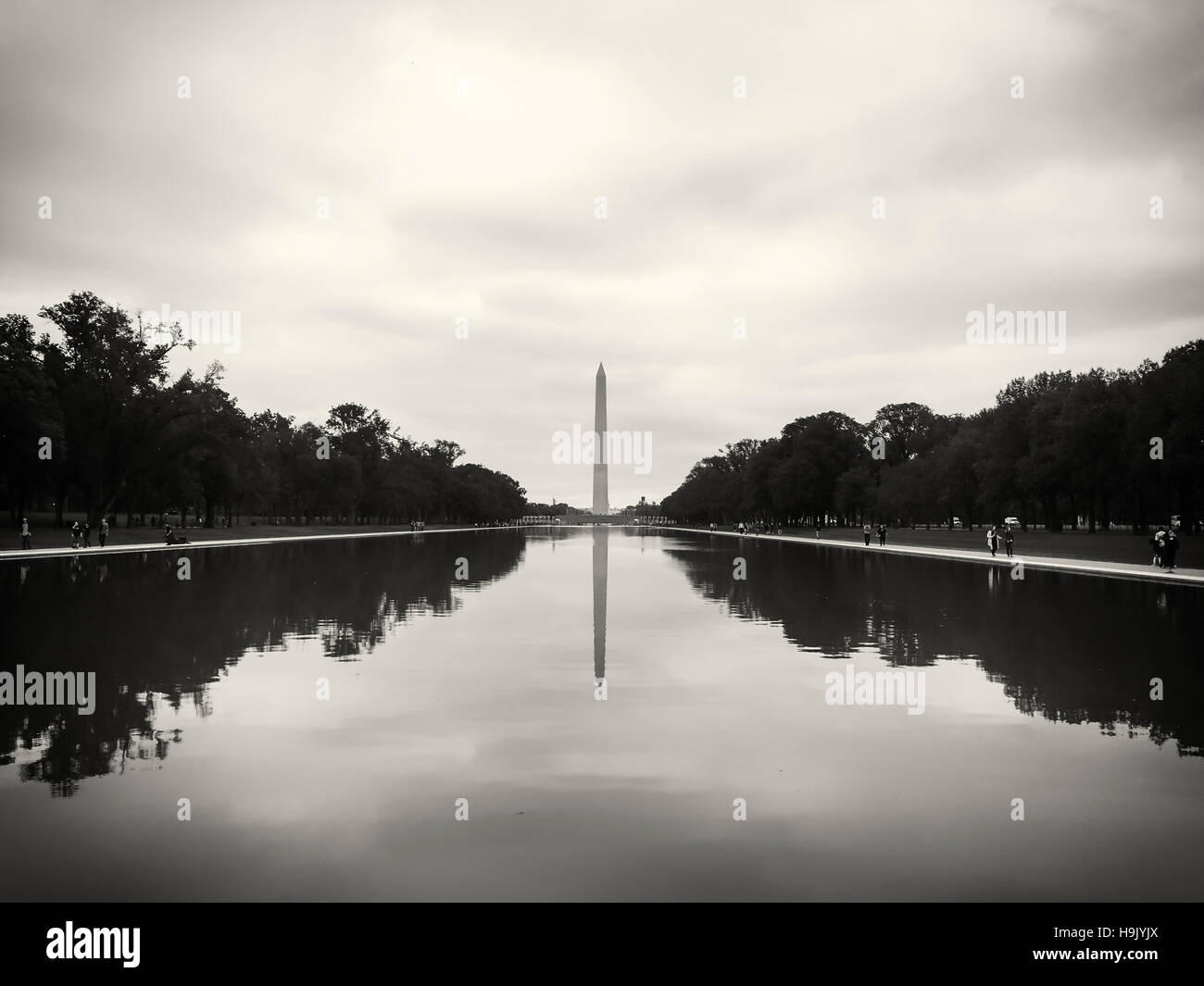 Washington monument with water hi-res stock photography and images - Alamy