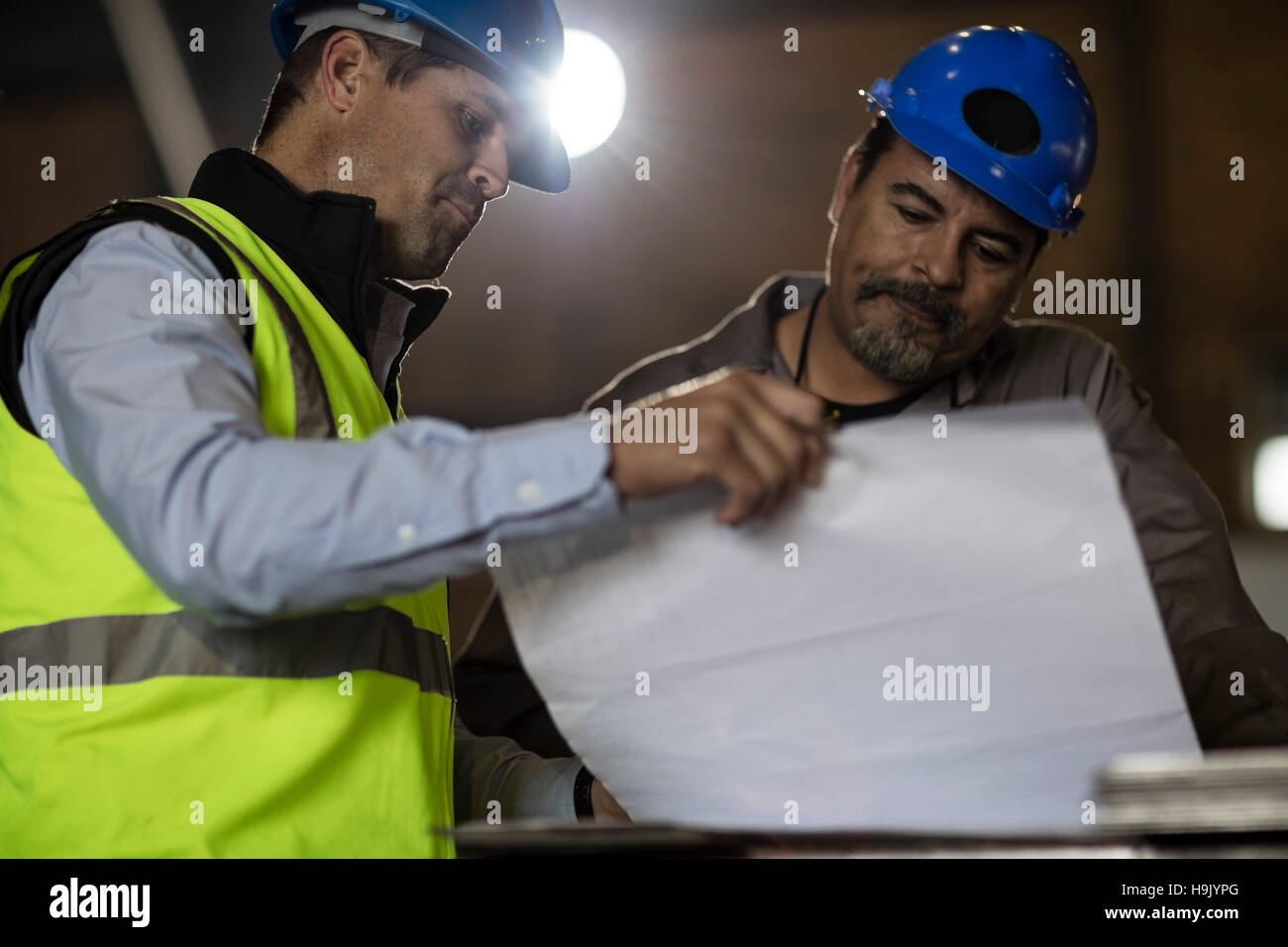 Engineers discussing construction plans Stock Photo - Alamy