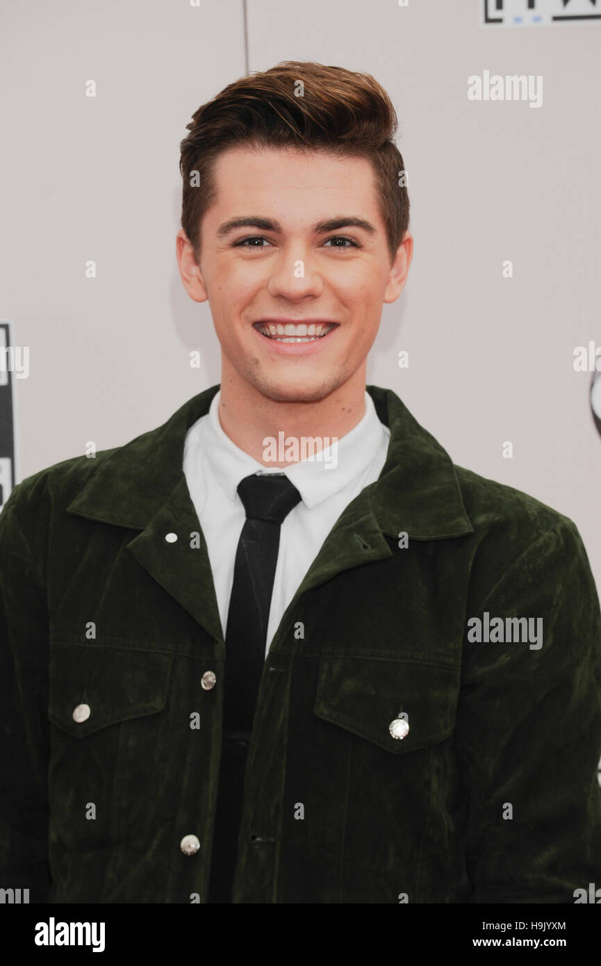 Jordan Doww arrives at the 2016 American Music Awards at Microsoft ...