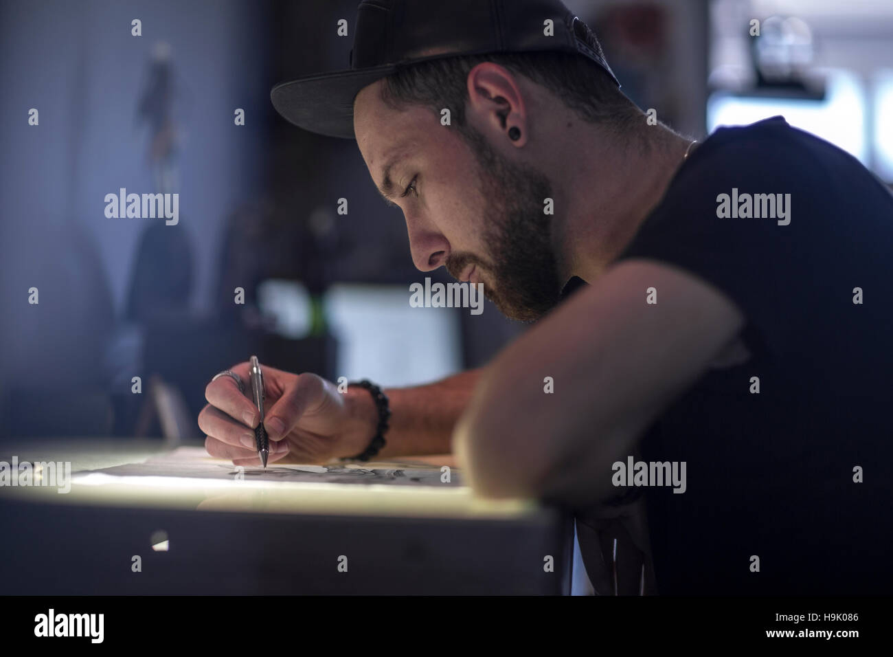 Graphic artist sketching Stock Photo - Alamy