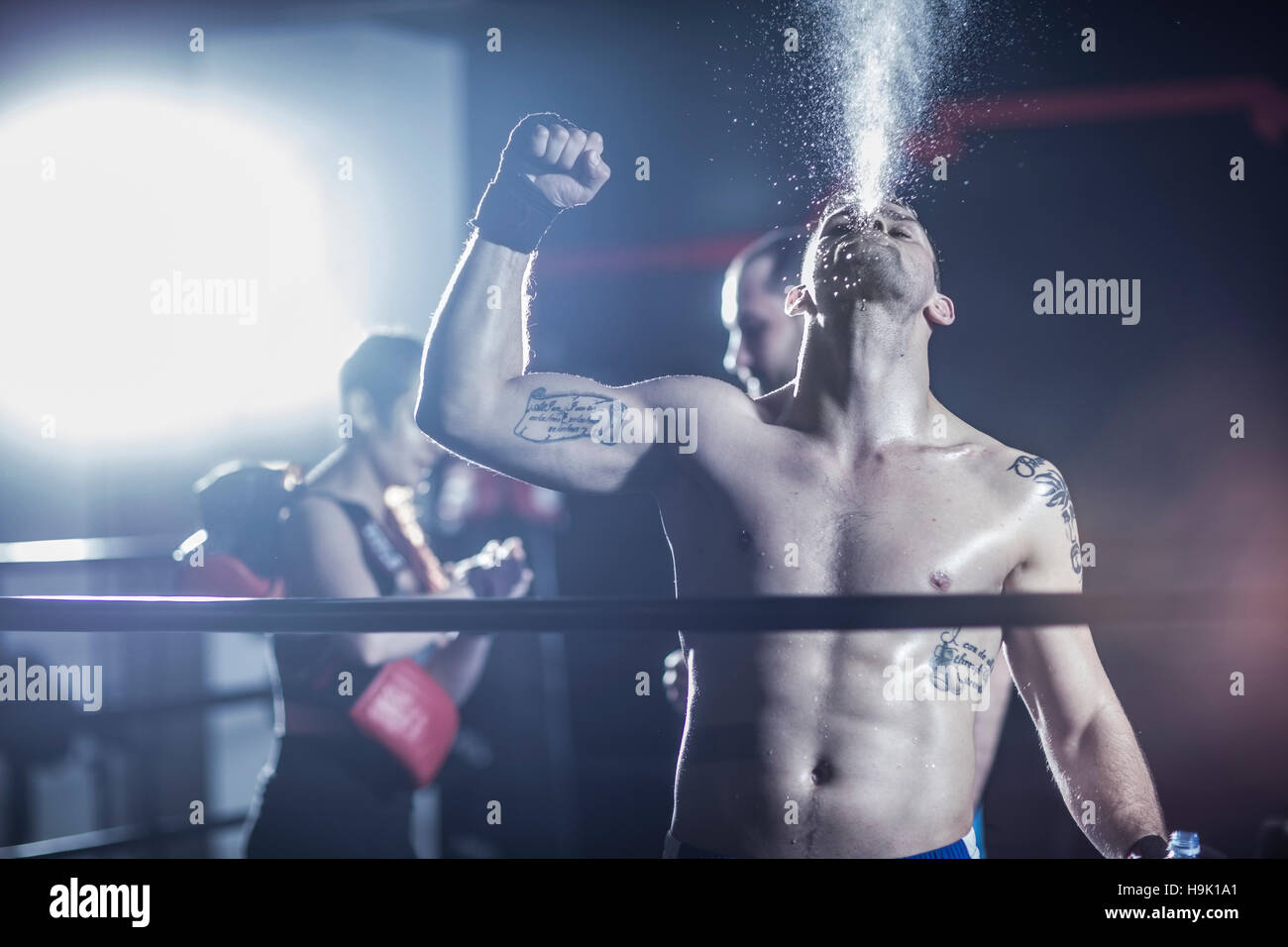 People cheering on boxing hi-res stock photography and images - Alamy