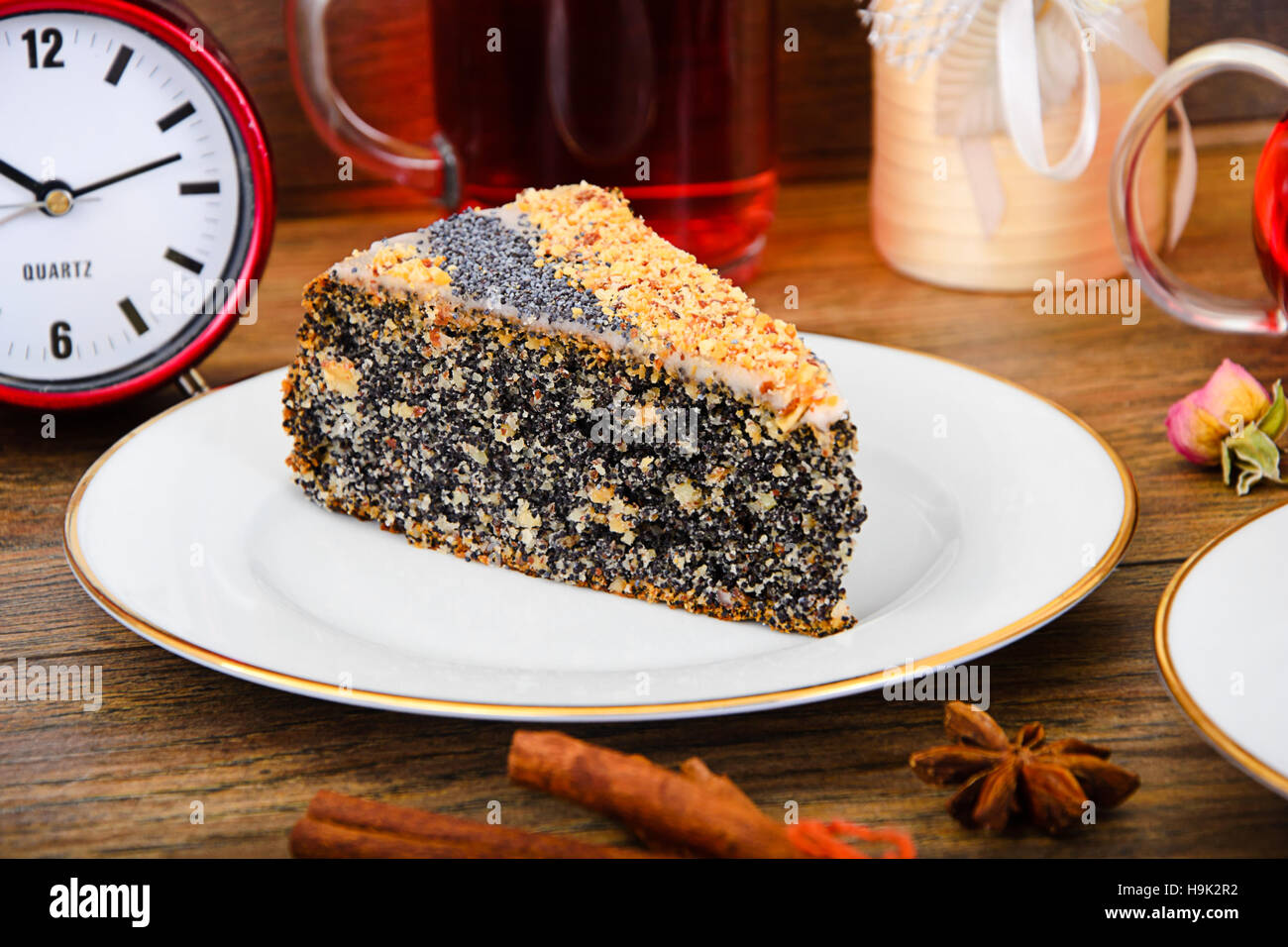 Poppy filling hi-res stock photography and images - Alamy