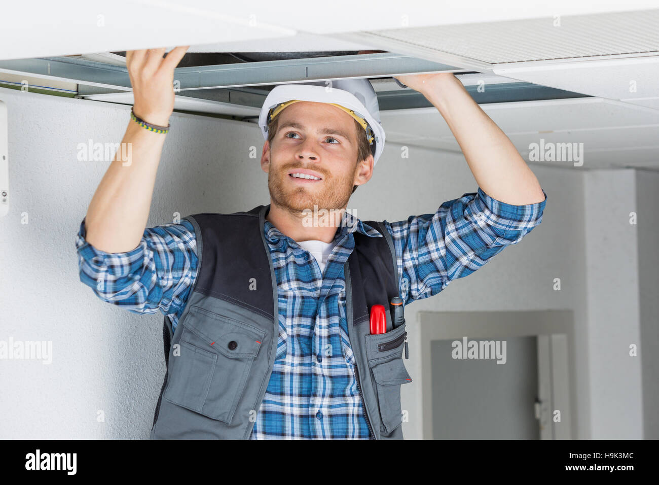 worker installing ceiling slab in a house Stock Photo - Alamy