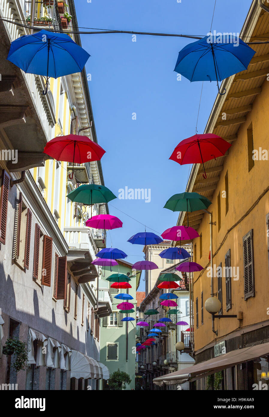 Streets umbrella italy hi-res stock photography and images - Alamy