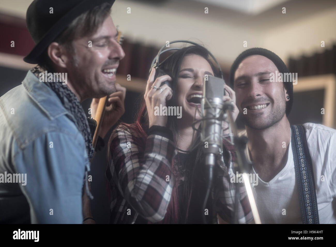 Three singers hi-res stock photography and images - Alamy