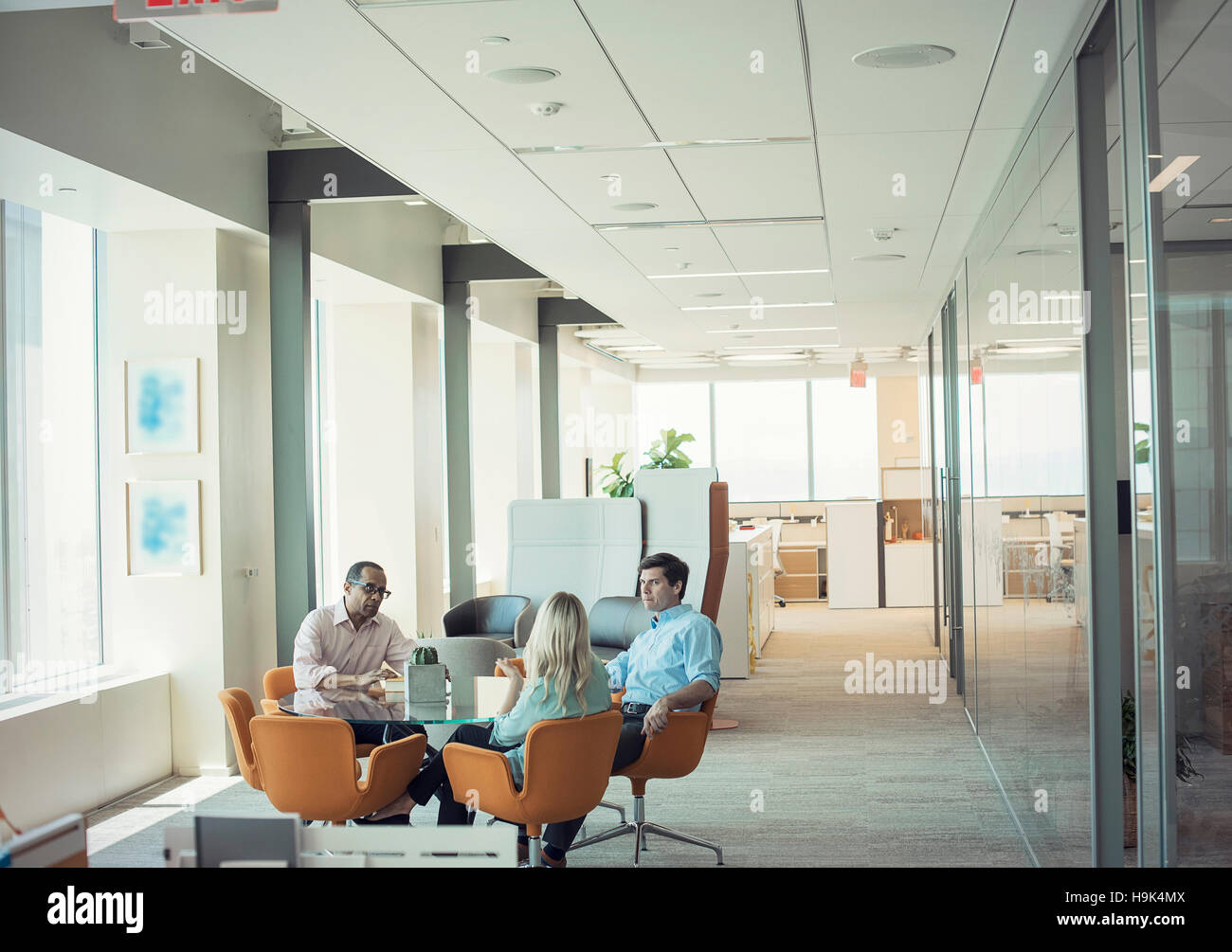 People sitting table in hi-res stock photography and images - Alamy