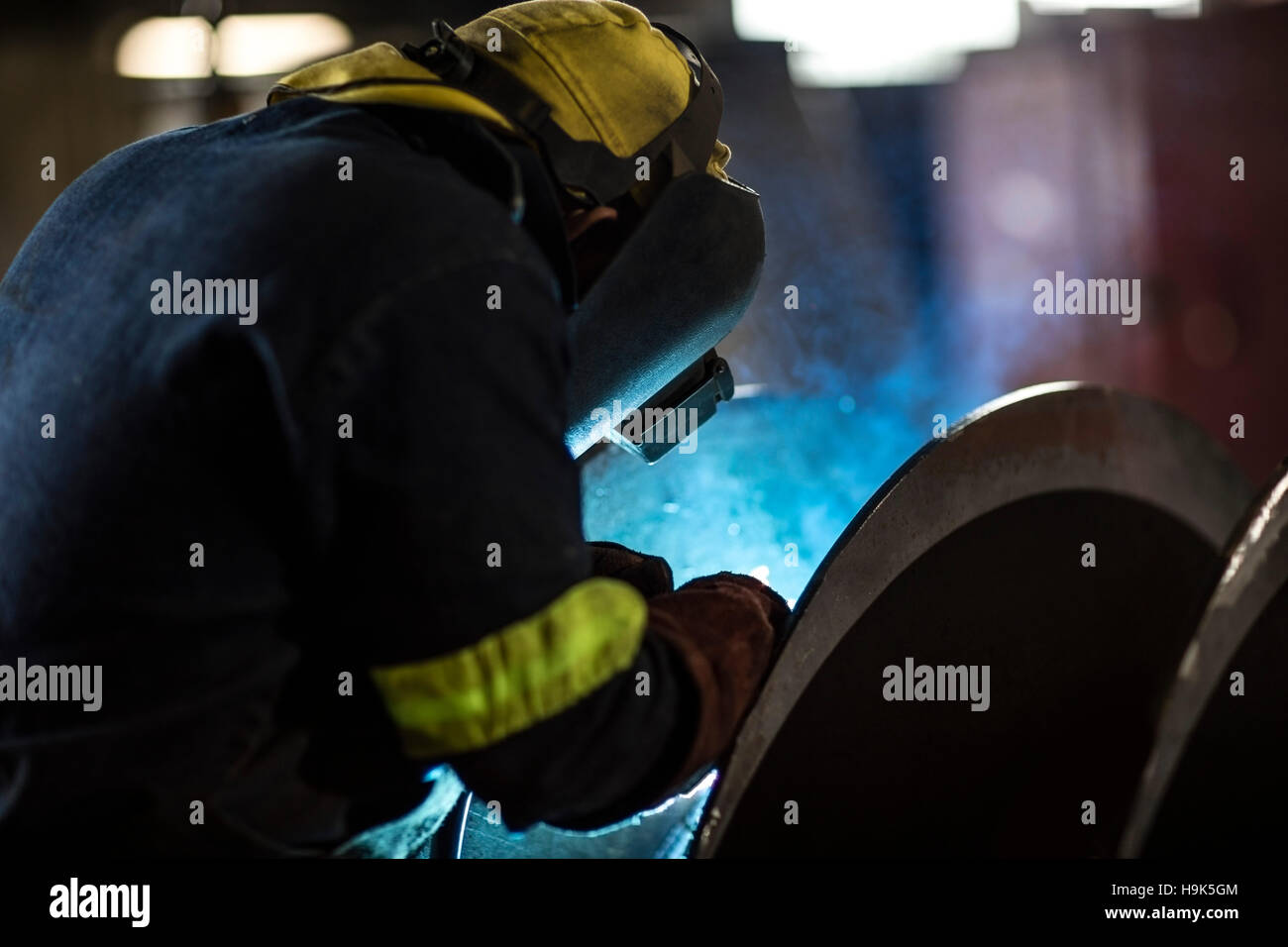 Welder working in factory workshop Stock Photo - Alamy