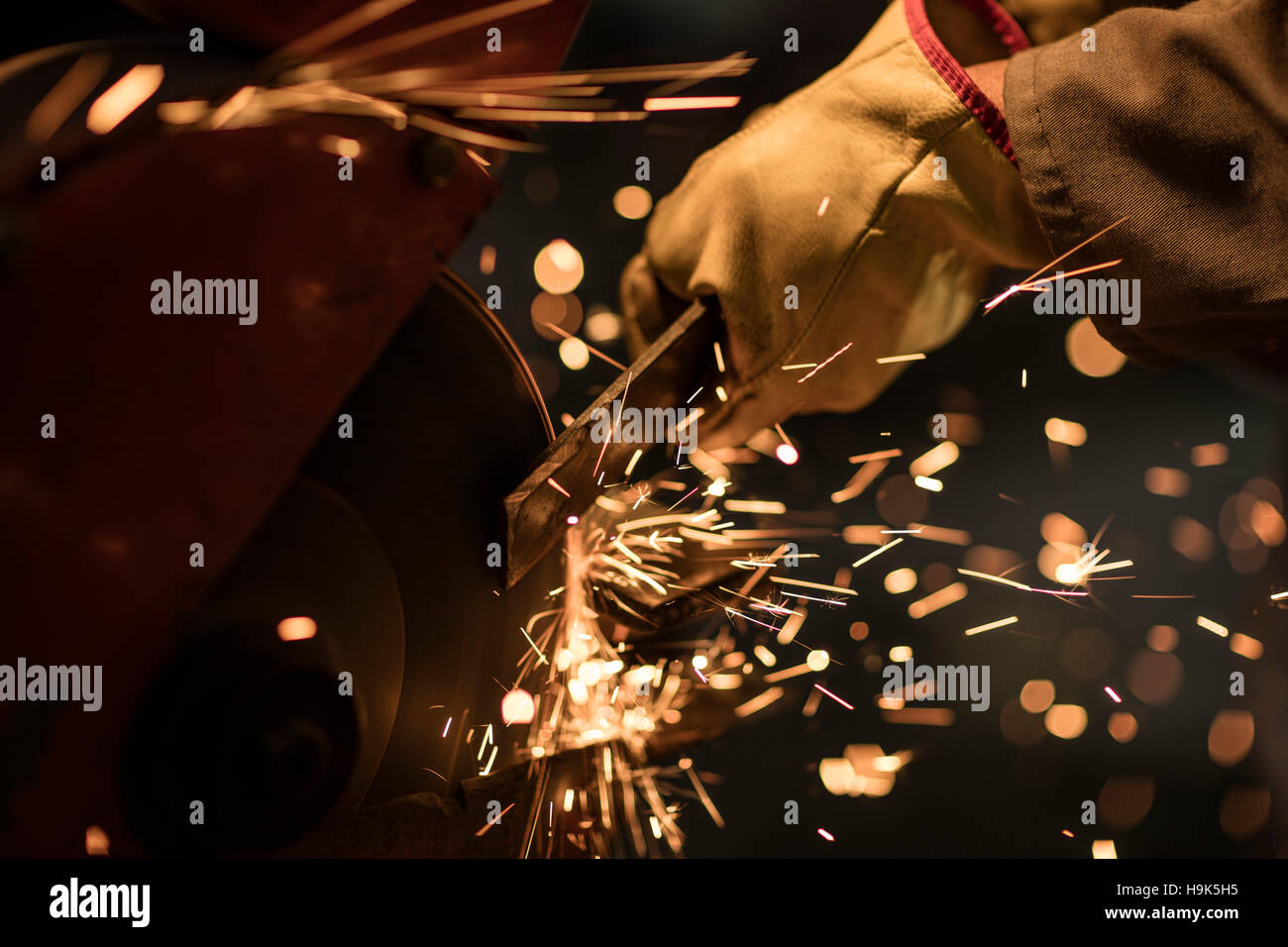 Metal worker using grinding machine in factory workshop Stock Photo - Alamy