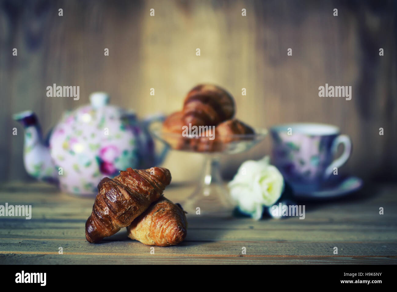 tea cup croissant breakfast Stock Photo - Alamy