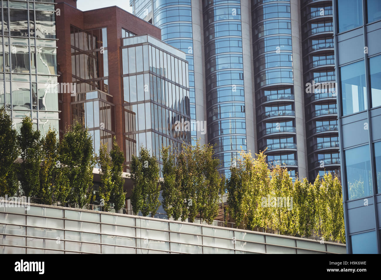 Office building exterior hi-res stock photography and images - Alamy