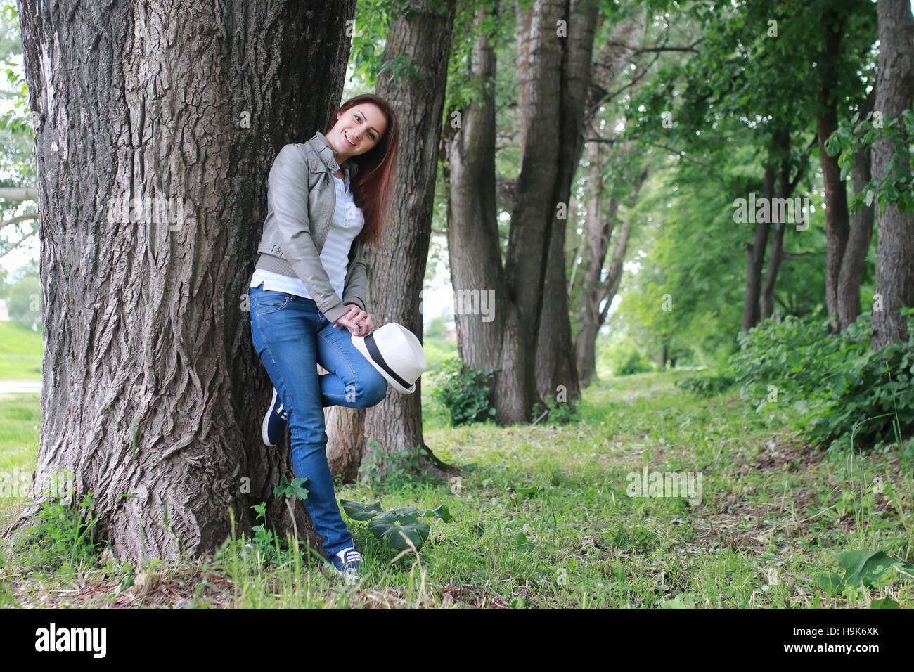 woman in tree park outdoor Stock Photo - Alamy
