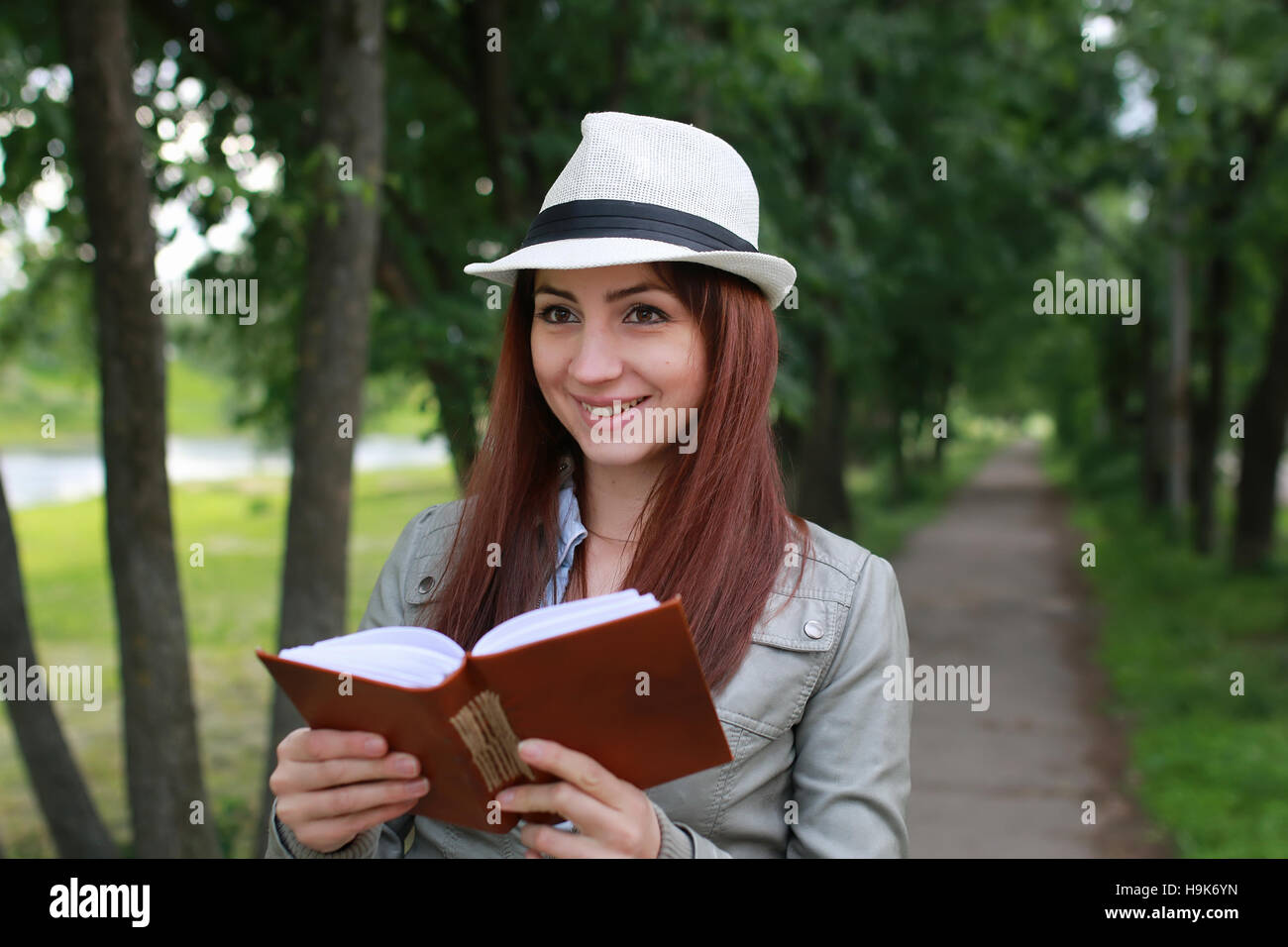 girl with book in park Stock Photo - Alamy